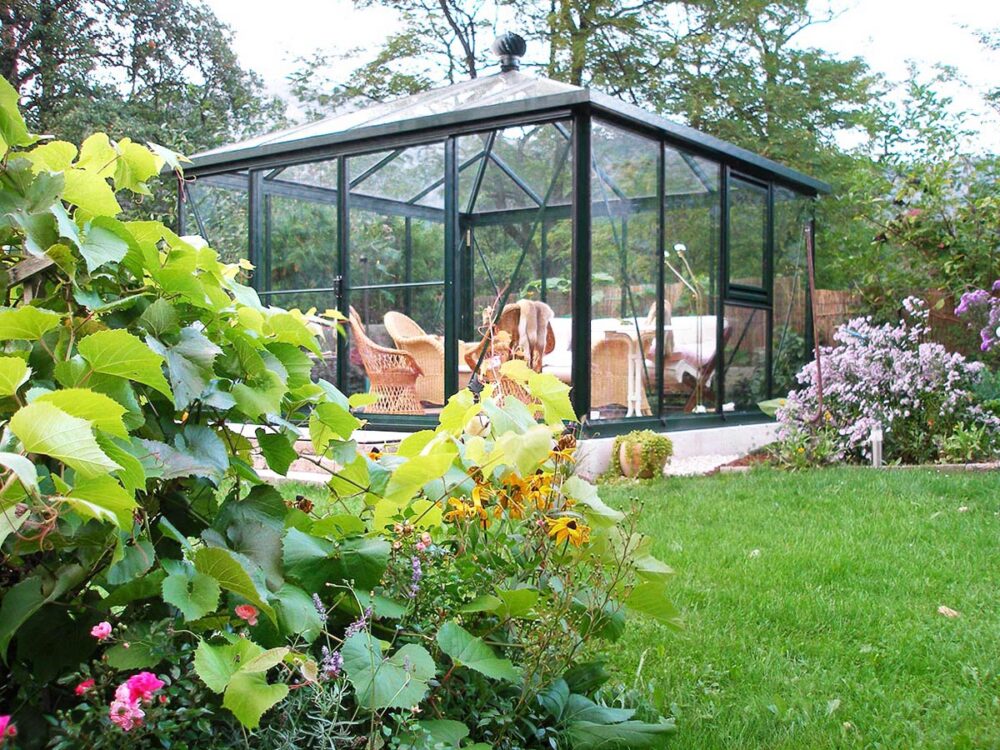 Installation serre Pyramide à Paris (75) - Tendance Jardin